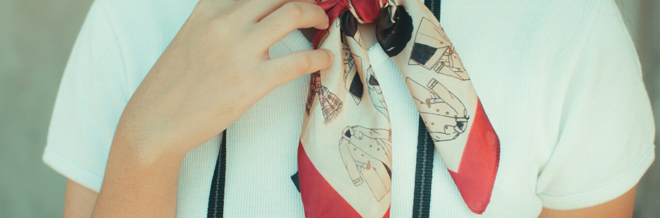 Sjaaltje knopen: 7 leuke en originele manieren - Dresscode